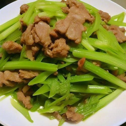 芹菜炒肉片怎么炒嫩又好吃_肉片不柴的秘诀-第1张图片-山城妙识