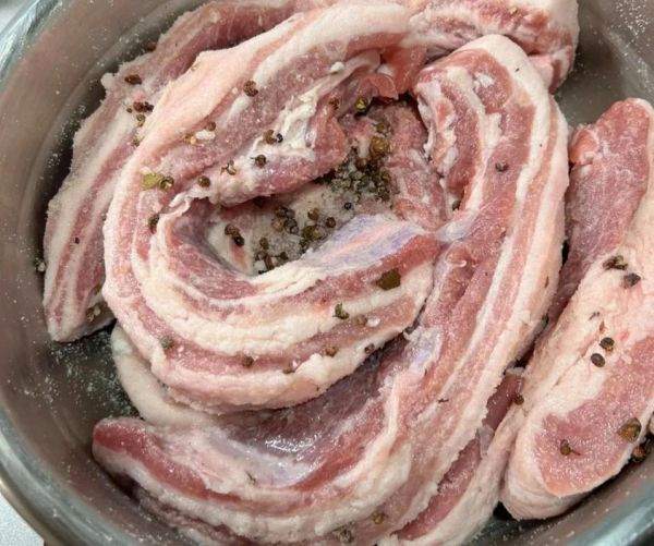 腊肉一斤肉放多少盐_腌制腊肉盐比例是多少-第2张图片-山城妙识 腊肉一斤肉放多少盐_腌制腊肉盐比例是多少-第2张图片-山城妙识