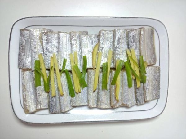 带鱼不煎不炸怎么做_清蒸带鱼鲜嫩不腥的窍门-第3张图片-山城妙识 带鱼不煎不炸怎么做_清蒸带鱼鲜嫩不腥的窍门-第3张图片-山城妙识