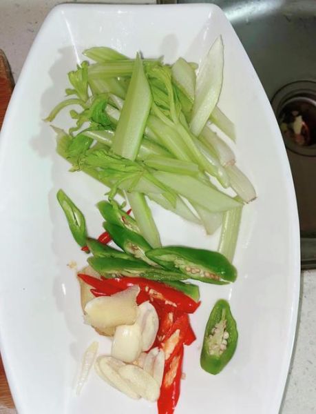 香煎黄骨鱼怎么煎不碎_香煎黄骨鱼用不用腌制-第1张图片-山城妙识 香煎黄骨鱼怎么煎不碎_香煎黄骨鱼用不用腌制-第1张图片-山城妙识