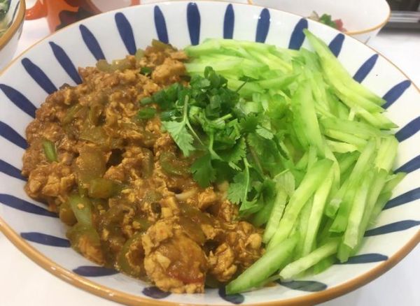 鸡蛋炸酱面怎么做_鸡蛋炸酱面酱汁比例-第1张图片-山城妙识 鸡蛋炸酱面怎么做_鸡蛋炸酱面酱汁比例-第1张图片-山城妙识