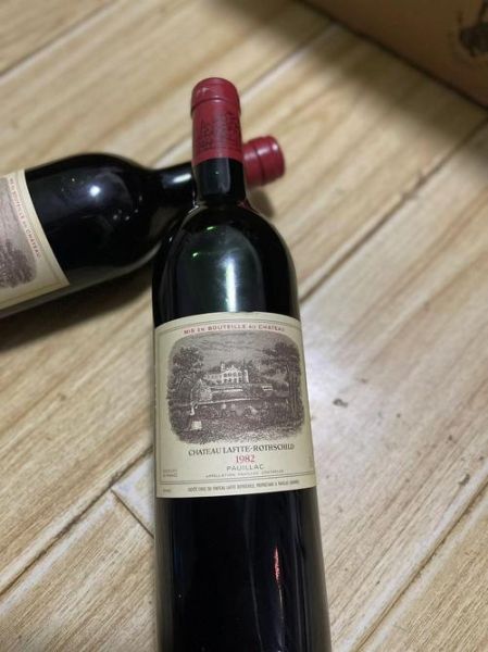 82年拉菲多少钱一瓶_82年拉菲现在市场价-第2张图片-山城妙识