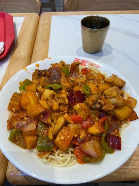 大盘鸡拌面怎么做才正宗_正宗做法有哪些关键步骤-第1张图片-山城妙识 大盘鸡拌面怎么做才正宗_正宗做法有哪些关键步骤-第1张图片-山城妙识