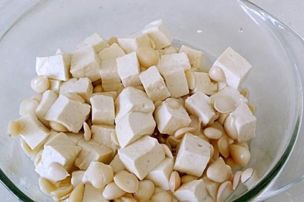 豆腐炒杏仁怎么做_豆腐炒杏仁家常做法-第1张图片-山城妙识