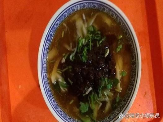 铁蛋鸡汤刀削面怎么做_刀削面汤底怎么熬才鲜-第2张图片-山城妙识