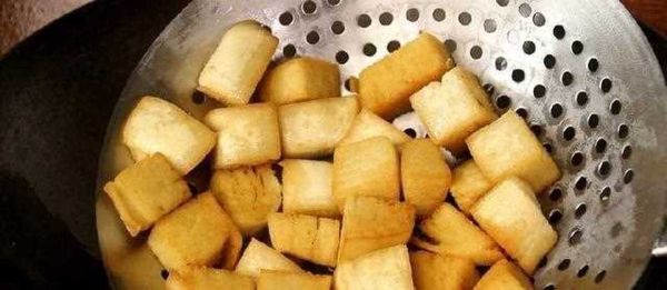 拔丝馒头怎么做_拔丝馒头用冷馒头还是热馒头-第3张图片-山城妙识 拔丝馒头怎么做_拔丝馒头用冷馒头还是热馒头-第3张图片-山城妙识