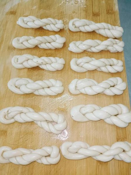 炸麻花怎么做_炸麻花配方比例-第2张图片-山城妙识 炸麻花怎么做_炸麻花配方比例-第2张图片-山城妙识