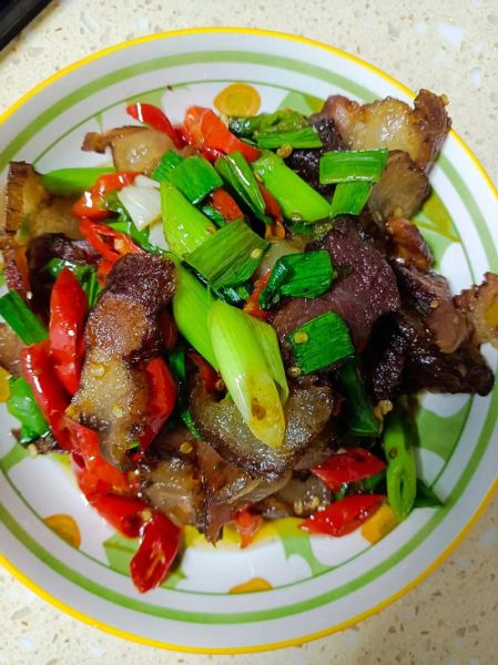 腊肉炒前先煮多久_腊肉煮多久才能炒-第1张图片-山城妙识 腊肉炒前先煮多久_腊肉煮多久才能炒-第1张图片-山城妙识