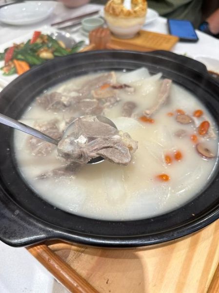 羊排怎样煲汤好喝_羊排煲汤放什么配料-第1张图片-山城妙识 羊排怎样煲汤好喝_羊排煲汤放什么配料-第1张图片-山城妙识