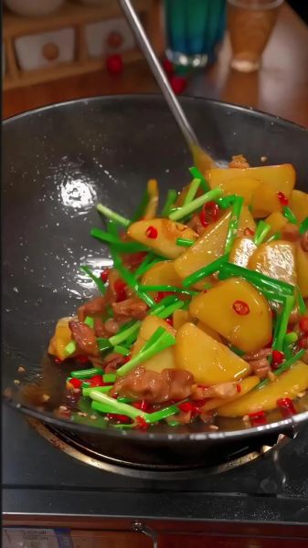 土豆片炒肉片怎么做才脆嫩_肉片不柴的秘诀-第3张图片-山城妙识