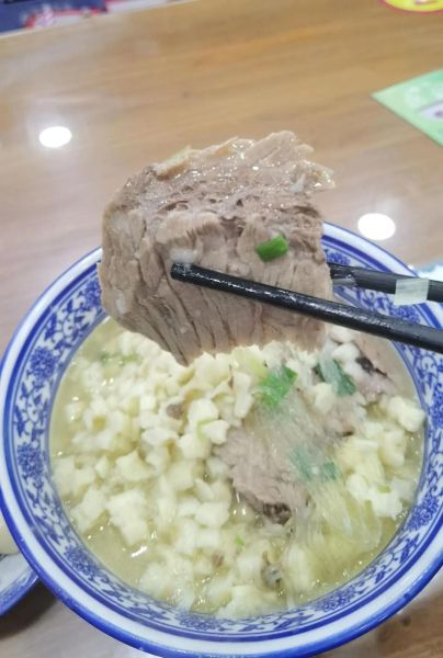 西安牛羊肉泡馍哪家正宗_泡馍掰馍技巧图解-第2张图片-山城妙识