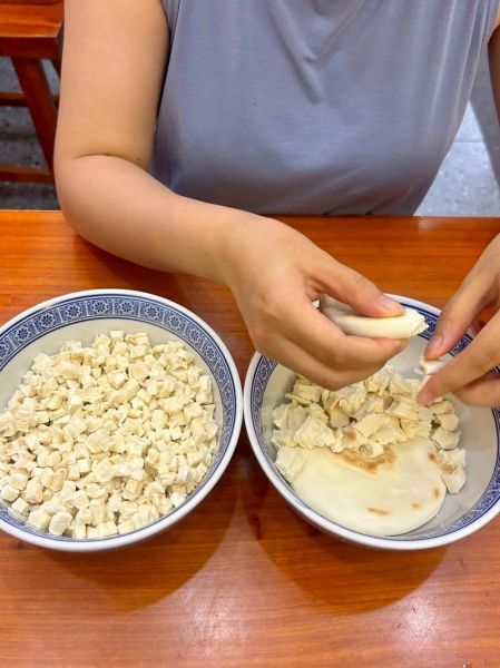 西安牛羊肉泡馍哪家正宗_泡馍掰馍技巧图解-第1张图片-山城妙识