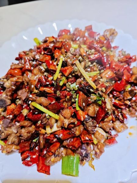 大盘辣子鸡怎么做好吃_正宗做法秘诀-第1张图片-山城妙识 大盘辣子鸡怎么做好吃_正宗做法秘诀-第1张图片-山城妙识