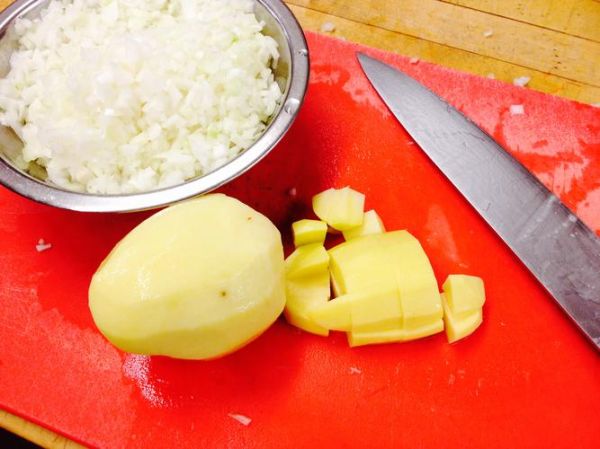 how_to_cook_green_pepper_potato_shreds_recipe_tips-第2张图片-山城妙识