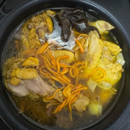 清炖鸡汤怎么做好喝_清炖鸡汤的家常做法-第1张图片-山城妙识