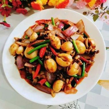 青椒炒墨鱼怎么做_青椒炒墨鱼热量高吗-第2张图片-山城妙识