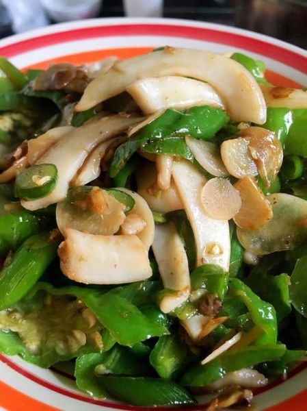 青椒炒墨鱼怎么做_青椒炒墨鱼热量高吗-第3张图片-山城妙识