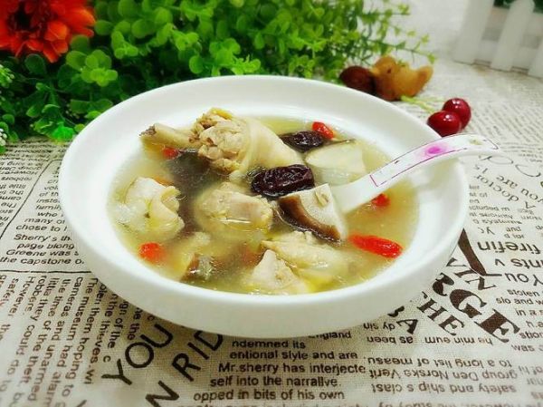 红枣香菇炖鸡汤的做法_红枣香菇炖鸡汤的功效-第3张图片-山城妙识