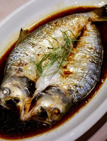 红烧鲥鱼鱼鳞要不要去掉_鲥鱼鱼鳞怎么烧才好吃-第3张图片-山城妙识