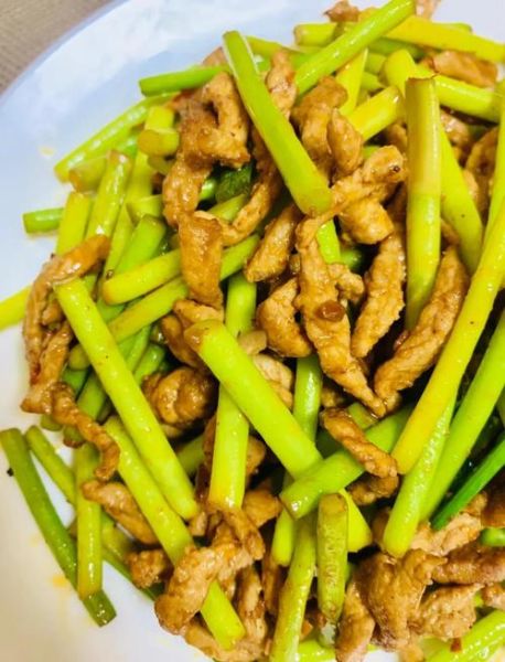 四川炒蒜苔肉丝怎么做_蒜苔肉丝先炒哪个-第3张图片-山城妙识