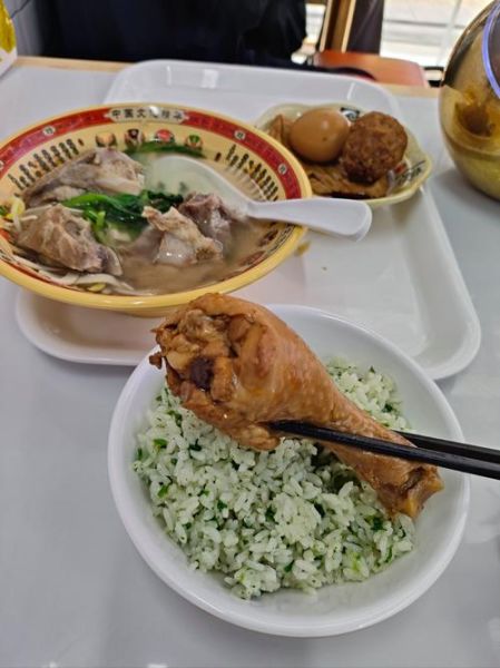 菜饭骨头汤的做法_骨头汤怎么熬才白-第1张图片-山城妙识