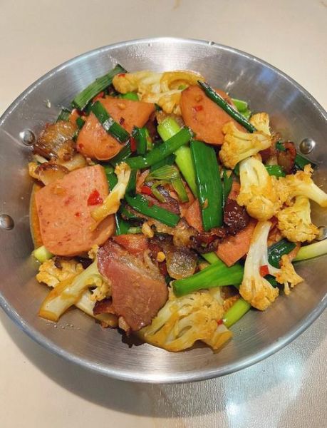 腊肉炒花菜怎么做_腊肉炒花菜的家常做法-第1张图片-山城妙识