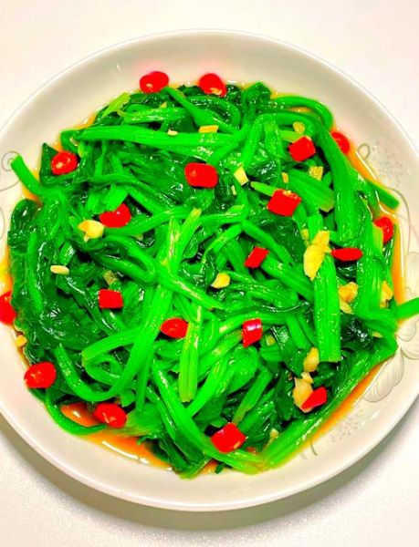 烧菠菜怎么炒不涩_菠菜焯水几分钟才绿-第1张图片-山城妙识