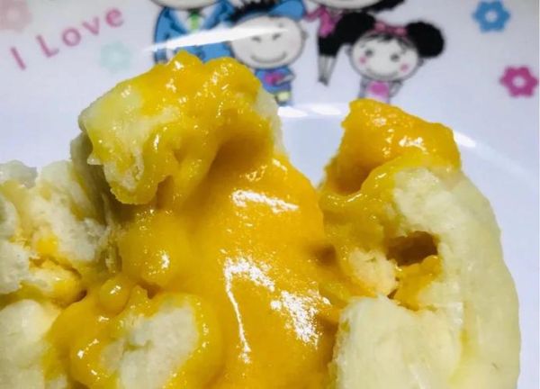 正宗蛋黄流沙包怎么做_蛋黄流沙包配方比例-第3张图片-山城妙识