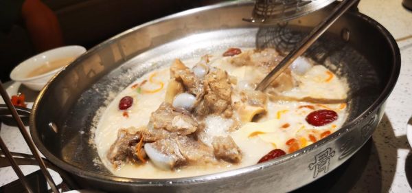 猪头骨怎么炖好吃_猪头骨汤的家常做法-第3张图片-山城妙识