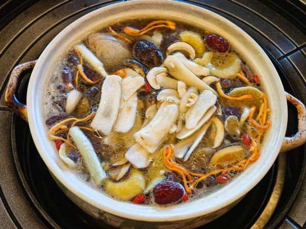菌类汤锅的做法大全_菌汤锅用什么菌最好-第1张图片-山城妙识 菌类汤锅的做法大全_菌汤锅用什么菌最好-第1张图片-山城妙识