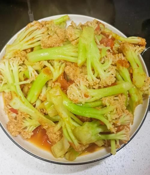 西红柿炒菜花怎么做_家常西红柿炒菜花做法-第1张图片-山城妙识