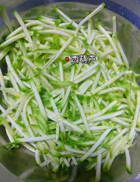 西葫芦饼的做法_怎么做才松软好吃-第1张图片-山城妙识