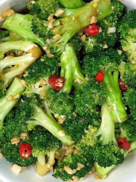 蒜蓉西兰花怎么做_西兰花焯水几分钟-第1张图片-山城妙识 蒜蓉西兰花怎么做_西兰花焯水几分钟-第1张图片-山城妙识