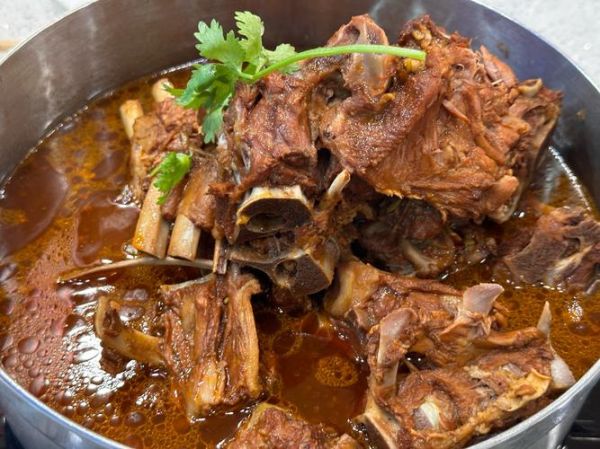 羊蝎子是啥东西_羊蝎子为什么叫蝎子-第1张图片-山城妙识 羊蝎子是啥东西_羊蝎子为什么叫蝎子-第1张图片-山城妙识