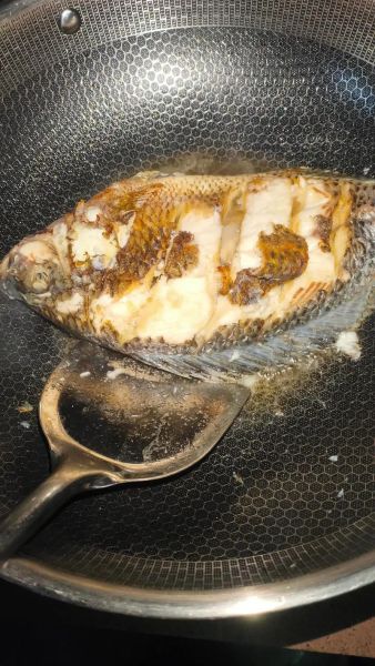 鱼怎么煎不粘锅不破皮_鱼煎不破皮技巧-第1张图片-山城妙识 鱼怎么煎不粘锅不破皮_鱼煎不破皮技巧-第1张图片-山城妙识