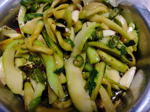 佛手瓜怎么凉拌_佛手瓜凉拌要不要焯水-第1张图片-山城妙识 佛手瓜怎么凉拌_佛手瓜凉拌要不要焯水-第1张图片-山城妙识