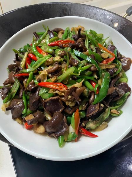 红乳牛肝菌有毒吗_怎么区分真假红乳牛肝菌-第2张图片-山城妙识