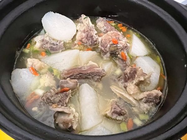 煲牛骨汤放什么材料好_牛骨汤怎么煲才香-第3张图片-山城妙识 煲牛骨汤放什么材料好_牛骨汤怎么煲才香-第3张图片-山城妙识