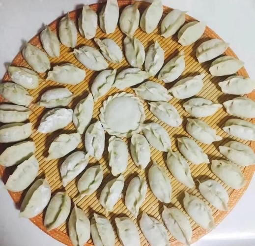 芹菜饺子芹菜用焯水吗_芹菜饺子要不要焯水-第2张图片-山城妙识 芹菜饺子芹菜用焯水吗_芹菜饺子要不要焯水-第2张图片-山城妙识