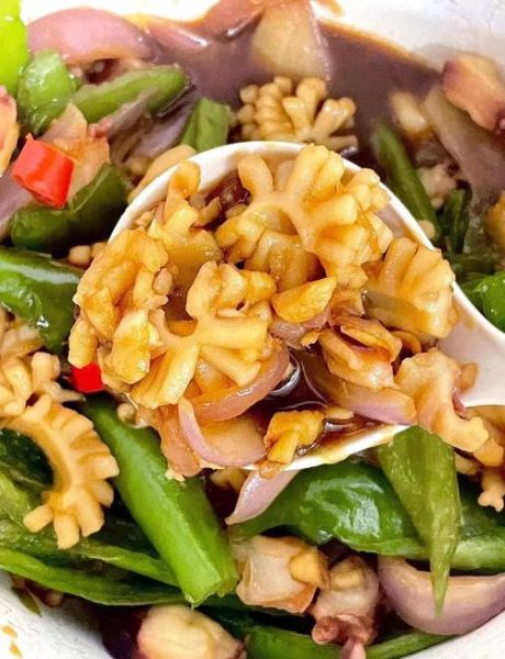 青椒炒鱿鱼干怎么做_鱿鱼干要不要提前泡-第1张图片-山城妙识