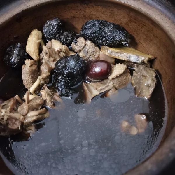 熟地与什么煲汤最好_熟地和哪些食材搭配最养生-第1张图片-山城妙识 熟地与什么煲汤最好_熟地和哪些食材搭配最养生-第1张图片-山城妙识