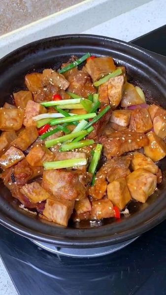 芋头焖排骨怎么做_芋头焖排骨要焯水吗-第1张图片-山城妙识 芋头焖排骨怎么做_芋头焖排骨要焯水吗-第1张图片-山城妙识