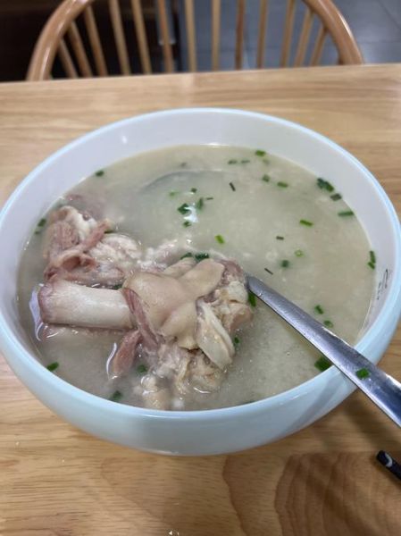 蹄髈汤放什么好吃_蹄髈汤里加什么食材更香-第2张图片-山城妙识 蹄髈汤放什么好吃_蹄髈汤里加什么食材更香-第2张图片-山城妙识