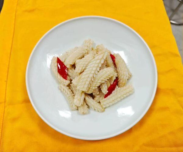 红烧鱿鱼卷怎么做_红烧鱿鱼卷的家常做法-第1张图片-山城妙识