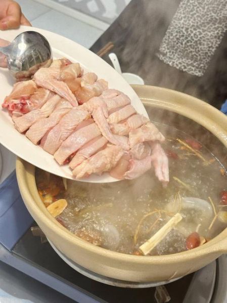 鸡肉火锅怎么做_鸡肉火锅配料窍门-第1张图片-山城妙识 鸡肉火锅怎么做_鸡肉火锅配料窍门-第1张图片-山城妙识