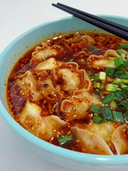 红油抄手怎么做_红油抄手热量高吗-第1张图片-山城妙识