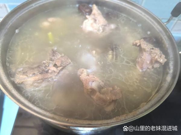 大骨头和什么炖在一起好_大骨头炖什么最香-第1张图片-山城妙识