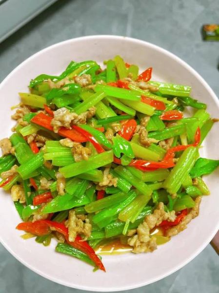 芹菜炒肉沫怎么做_芹菜炒肉沫热量高吗-第1张图片-山城妙识 芹菜炒肉沫怎么做_芹菜炒肉沫热量高吗-第1张图片-山城妙识