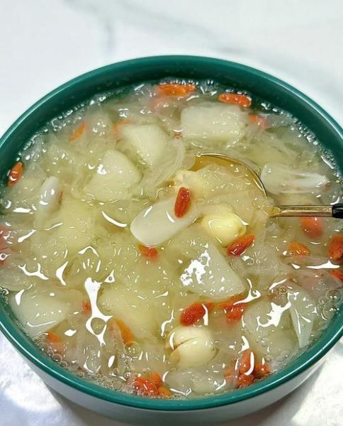 银耳莲子羹可以天天吃吗_长期吃有什么副作用-第1张图片-山城妙识 银耳莲子羹可以天天吃吗_长期吃有什么副作用-第1张图片-山城妙识