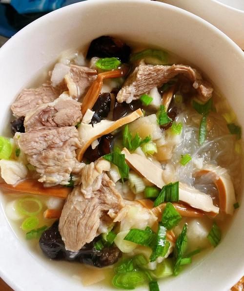 陕西羊肉泡馍汤怎么做_正宗配方比例是多少-第1张图片-山城妙识 陕西羊肉泡馍汤怎么做_正宗配方比例是多少-第1张图片-山城妙识